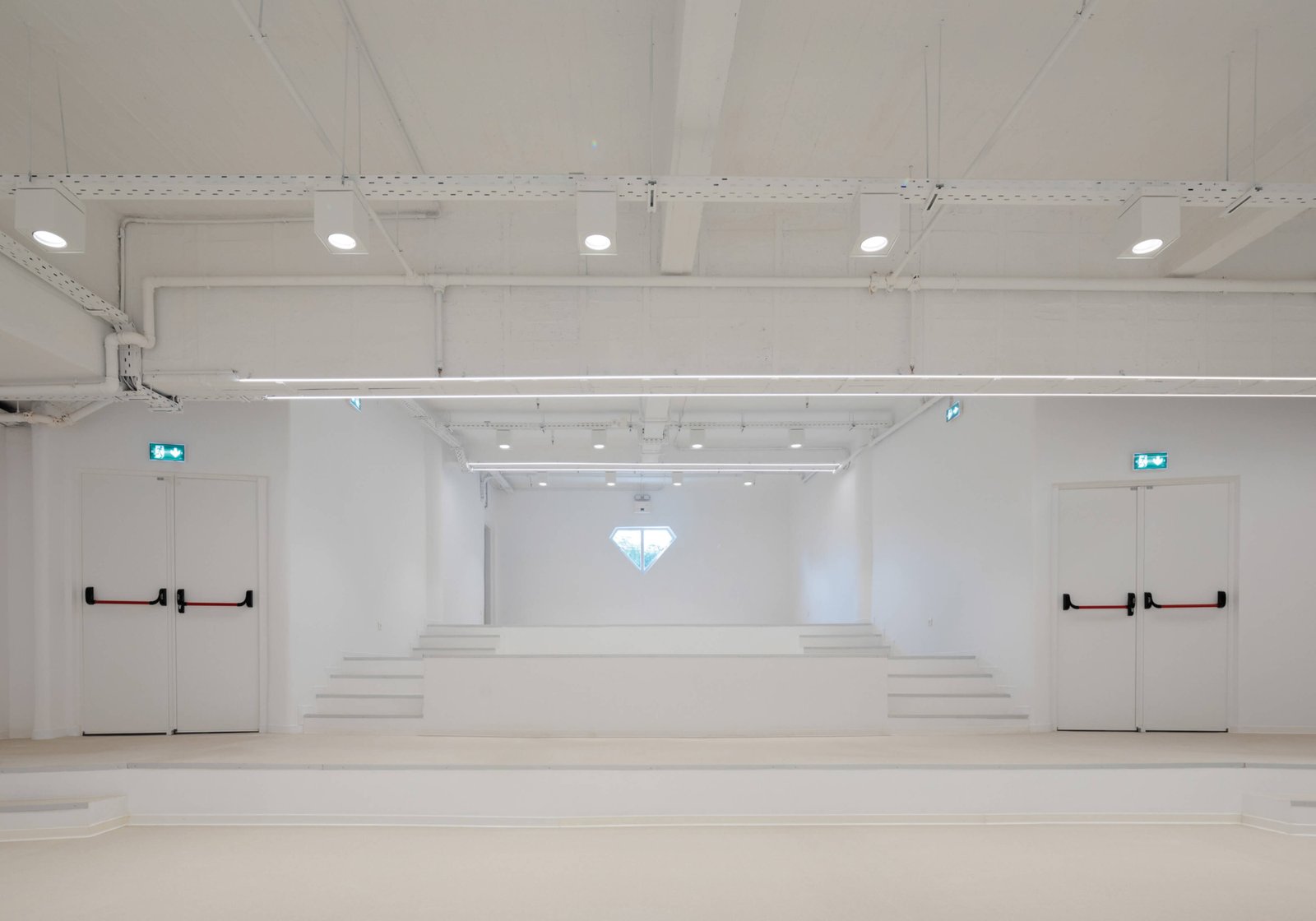 Stelios Foundation Conference Hall - Cine Paris - ANAX